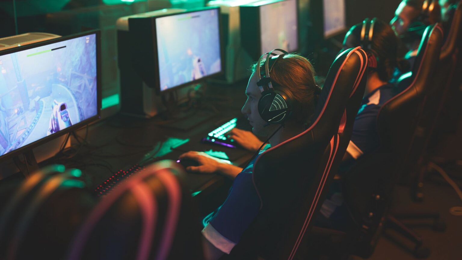 How the Glitz and Glam of Gaming Influence Style Trends - Playercounter ...